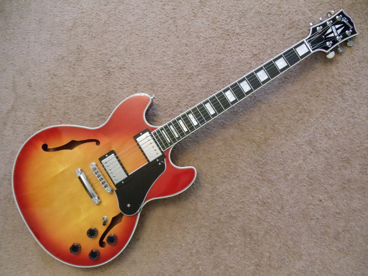 FS: Gibson Midtown Custom - Electric Guitars - Harmony Central